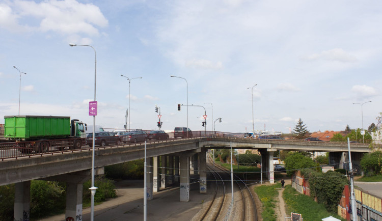 Úleva i hrozící dopravní peklo. V Brně vypukne oprava mostu Otakara Ševčíka Úleva i hrozící dopravní peklo. V Brně vypukne oprava mostu Otakara Ševčíka
