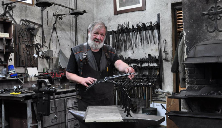 Novým držitelem titulu Mistr tradiční rukodělné výroby se stal kovář ...