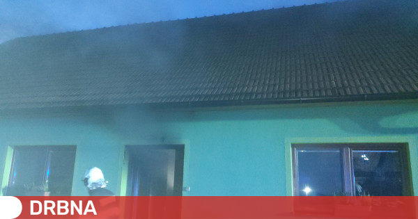 Na Hodonínsku od svíčky vzplála postel, poté celý dům. Požár způsobil ...