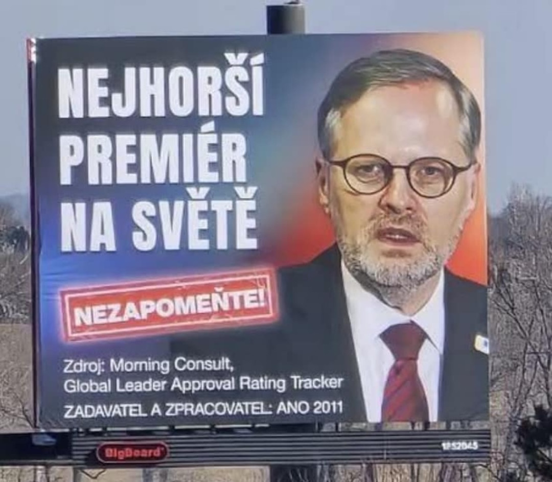 Fiala je nejhorší premiér na světě, napsalo ANO na billboardy. Kampaní ...