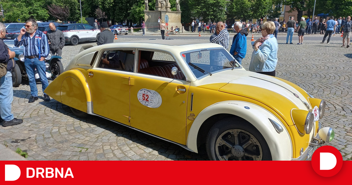 Na trase 1000 mil československých je také unikátní Tatra T77. Jela už v roce 1934