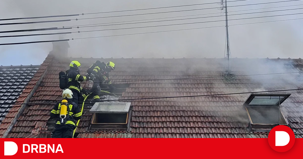 Na Vyškovsku se rozhořel rodinný dům, hasiči vyhlásili druhý stupeň ...