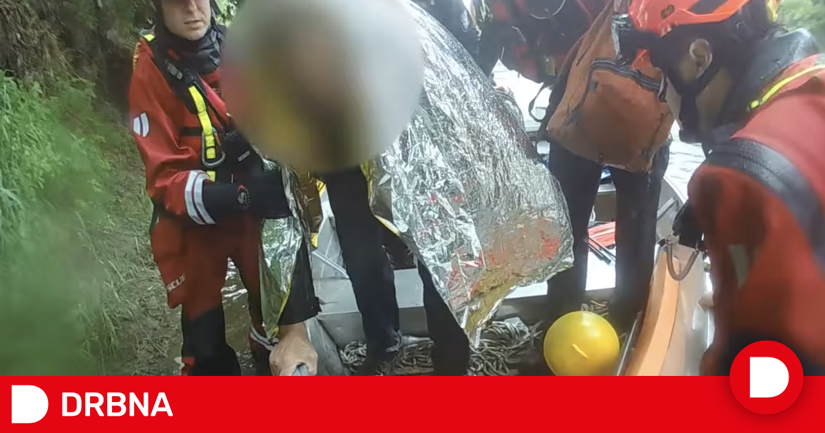 Rybaření se změnilo v boj o přežití. Muž bloudil celou noc podmáčeným lesem